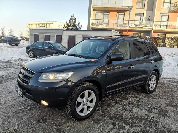 Black Hyundai Santa Fe 2007 in Klaipeda, with an engine capacity of 2.20 L and mileage of 286 thousand km for 2999 €, photo 7 on AUTOMOTO.COM.LV