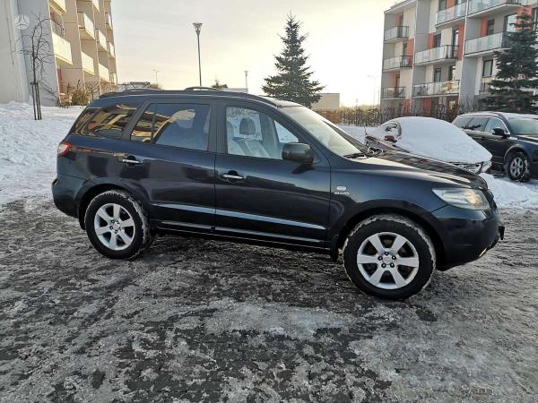 Black Hyundai Santa Fe 2007 in Klaipeda, with an engine capacity of 2.20 L and mileage of 286 thousand km for 2999 €, photo 10 on AUTOMOTO.COM.LV