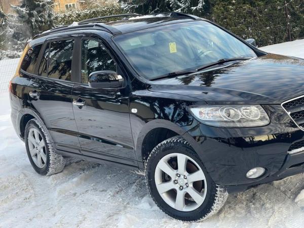 Black Hyundai Santa Fe 2007 in Jurmala, with an engine capacity of 2.20 L and mileage of 335 thousand km for 3650 €, photo 2 on AUTOMOTO.COM.LV