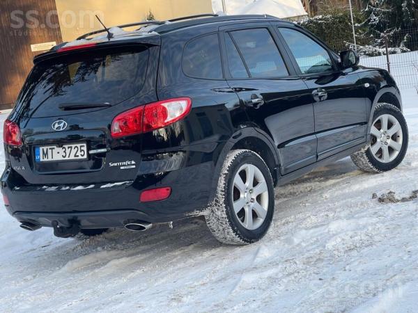 Black Hyundai Santa Fe 2007 in Jurmala, with an engine capacity of 2.20 L and mileage of 335 thousand km for 3650 €, photo 5 on AUTOMOTO.COM.LV