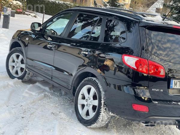 Black Hyundai Santa Fe 2007 in Jurmala, with an engine capacity of 2.20 L and mileage of 335 thousand km for 3650 €, photo 8 on AUTOMOTO.COM.LV