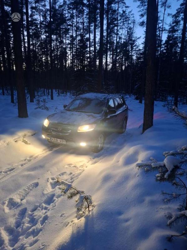 Black Hyundai Santa Fe 2007 in Taurage, with an engine capacity of 2.19 L and mileage of 347 thousand km for 2999 €, photo 1 on AUTOMOTO.COM.LV