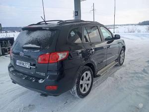 Black Hyundai Santa Fe 2007 in Salcininkai, with an engine capacity of 2.19 L and mileage of 286 thousand km for 4600 €, photo 6 on AUTOMOTO.COM.LV