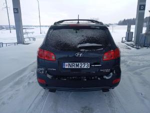 Black Hyundai Santa Fe 2007 in Salcininkai, with an engine capacity of 2.19 L and mileage of 286 thousand km for 4600 €, photo 7 on AUTOMOTO.COM.LV