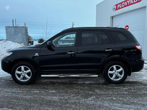 Black Hyundai Santa Fe 2007 in Raseiniai, with an engine capacity of 2.19 L and mileage of 300 thousand km for 3850 €, photo 8 on AUTOMOTO.COM.LV