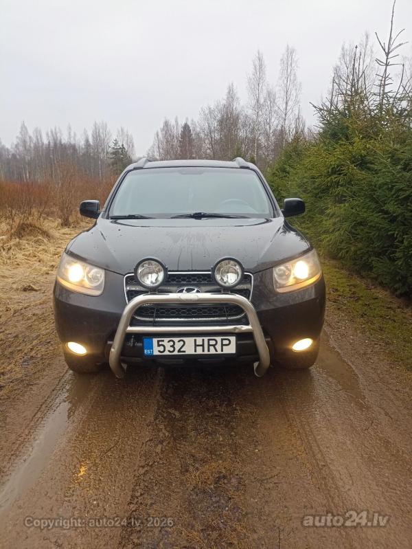 Black Hyundai Santa Fe 2007 in Jogeva, with an engine capacity of 2.20 L and mileage of 410 thousand km for 3700 €, photo 2 on AUTOMOTO.COM.LV