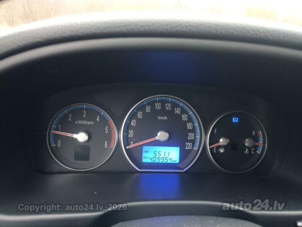 Black Hyundai Santa Fe 2007 in Jogeva, with an engine capacity of 2.20 L and mileage of 410 thousand km for 3700 €, photo 9 on AUTOMOTO.COM.LV