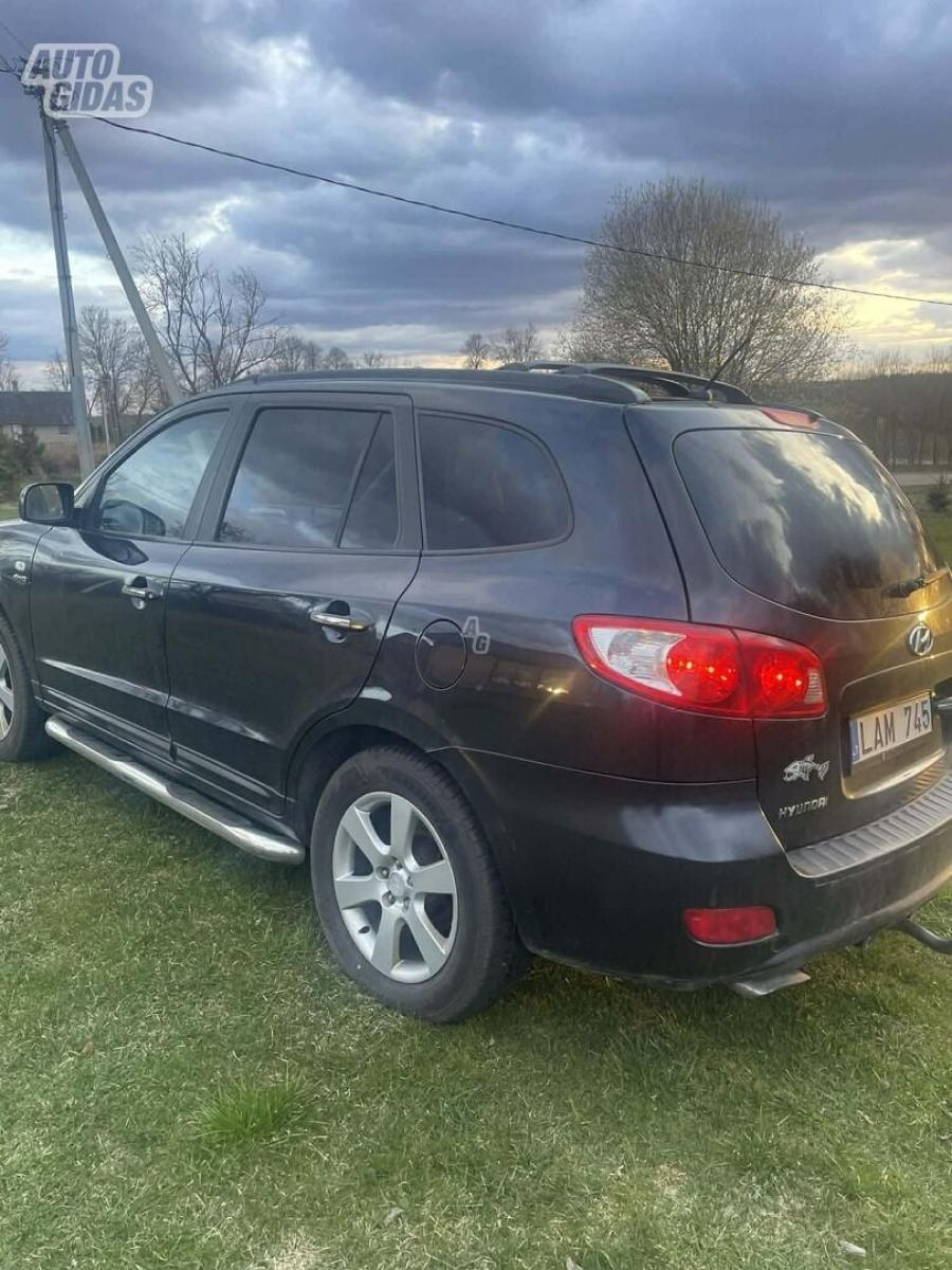 Black Hyundai Santa Fe 2007 in Vilnius, with an engine capacity of 2.20 L and mileage of 263 thousand km for 3999 €, photo 6 on AUTOMOTO.COM.LV