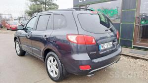 Black Hyundai Santa Fe 2007 in Riga, with an engine capacity of 2.20 L and mileage of 326 thousand km for 3490 €, photo 13 on AUTOMOTO.COM.LV