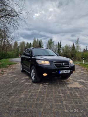 Melns Hyundai Santa Fe 2007 Jegeva, ar dzinēja tilpumu 2.20 L un nobraukumu 411 tūkst. km par 2800 €, foto  vietnē AUTOMOTO.COM.LV