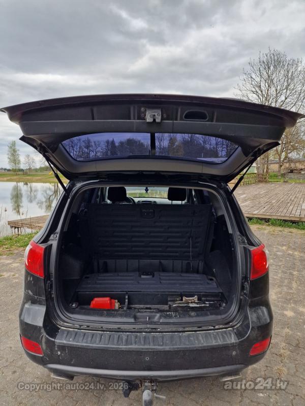 Melns Hyundai Santa Fe 2007 Jegeva, ar dzinēja tilpumu 2.20 L un nobraukumu 411 tūkst. km par 2800 €, foto 10 vietnē AUTOMOTO.COM.LV