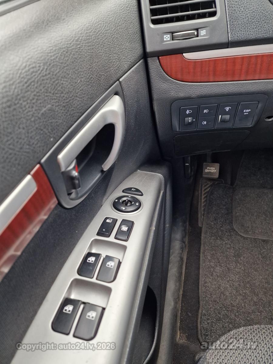 Melns Hyundai Santa Fe 2007 Jegeva, ar dzinēja tilpumu 2.20 L un nobraukumu 411 tūkst. km par 2800 €, foto 15 vietnē AUTOMOTO.COM.LV