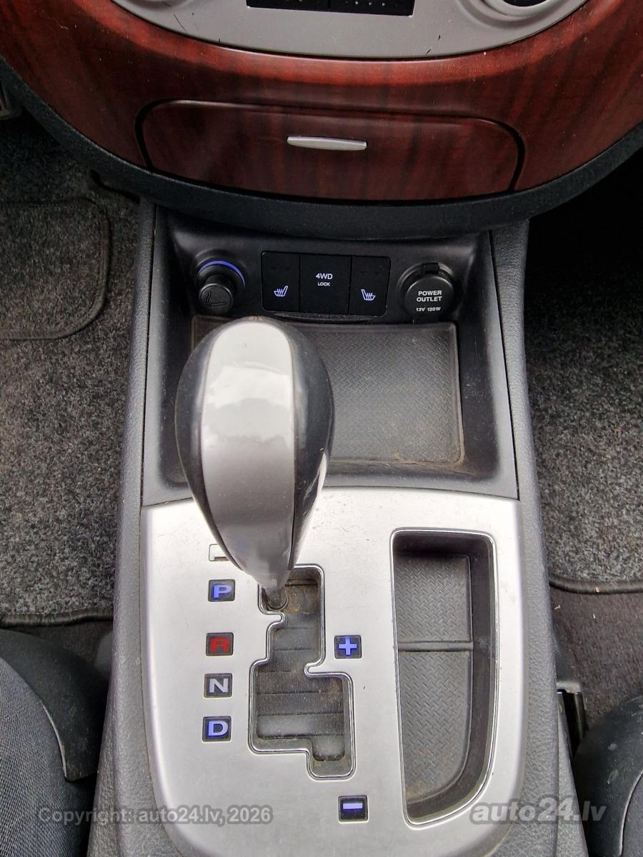 Melns Hyundai Santa Fe 2007 Jegeva, ar dzinēja tilpumu 2.20 L un nobraukumu 411 tūkst. km par 2800 €, foto 17 vietnē AUTOMOTO.COM.LV