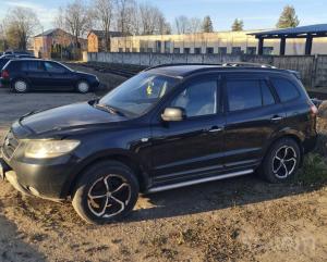 Melns Hyundai Santa Fe 2007 Daugavpils, ar dzinēja tilpumu 2.20 L un nobraukumu 350 tūkst. km par 1200 €, foto  vietnē AUTOMOTO.COM.LV