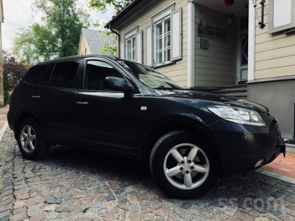 Melns Hyundai Santa Fe 2007 Cēsis, ar dzinēja tilpumu 2.20 L un nobraukumu 0 tūkst. km par 3990 €, foto 2 vietnē AUTOMOTO.COM.LV