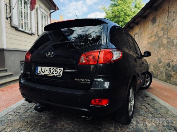 Melns Hyundai Santa Fe 2007 Cēsis, ar dzinēja tilpumu 2.20 L un nobraukumu 0 tūkst. km par 3990 €, foto 5 vietnē AUTOMOTO.COM.LV