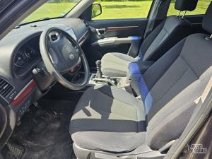 Black Hyundai Santa Fe 2007 in Klaipeda, with an engine capacity of 2.20 L and mileage of 306 thousand km for 2550 €, photo 7 on AUTOMOTO.COM.LV