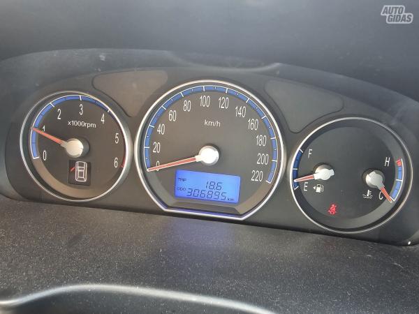 Black Hyundai Santa Fe 2007 in Klaipeda, with an engine capacity of 2.20 L and mileage of 306 thousand km for 2550 €, photo 10 on AUTOMOTO.COM.LV
