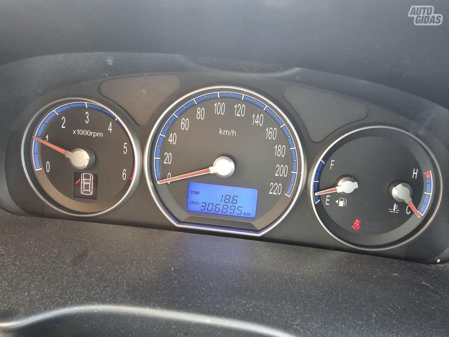 Black Hyundai Santa Fe 2007 in Klaipeda, with an engine capacity of 2.20 L and mileage of 306 thousand km for 2550 €, photo 11 on AUTOMOTO.COM.LV