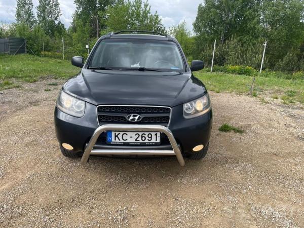Black Hyundai Santa Fe 2007 in Riga, with an engine capacity of 2.20 L and mileage of 0 thousand km for 4499 €, photo 2 on AUTOMOTO.COM.LV