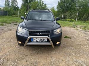 Black Hyundai Santa Fe 2007 in Riga, with an engine capacity of 2.20 L and mileage of 0 thousand km for 4499 €, photo 3 on AUTOMOTO.COM.LV