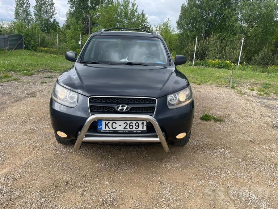 Black Hyundai Santa Fe 2007 in Riga, with an engine capacity of 2.20 L and mileage of 0 thousand km for 4499 €, photo 3 on AUTOMOTO.COM.LV