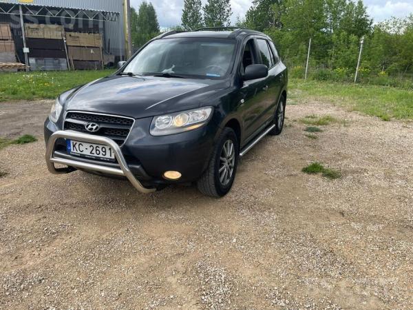 Black Hyundai Santa Fe 2007 in Riga, with an engine capacity of 2.20 L and mileage of 0 thousand km for 4499 €, photo 4 on AUTOMOTO.COM.LV