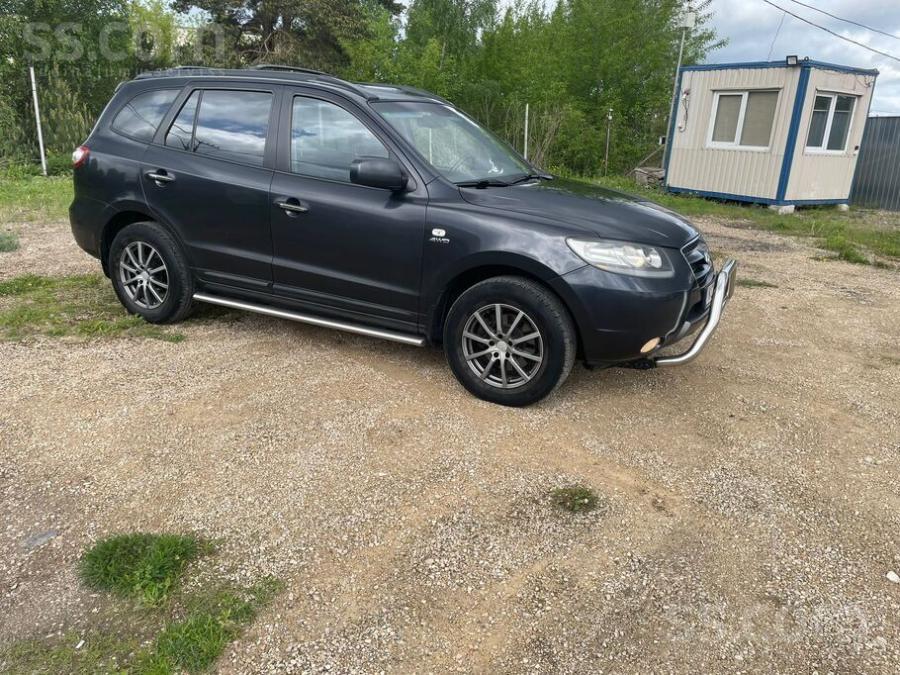 Black Hyundai Santa Fe 2007 in Riga, with an engine capacity of 2.20 L and mileage of 0 thousand km for 4499 €, photo 6 on AUTOMOTO.COM.LV