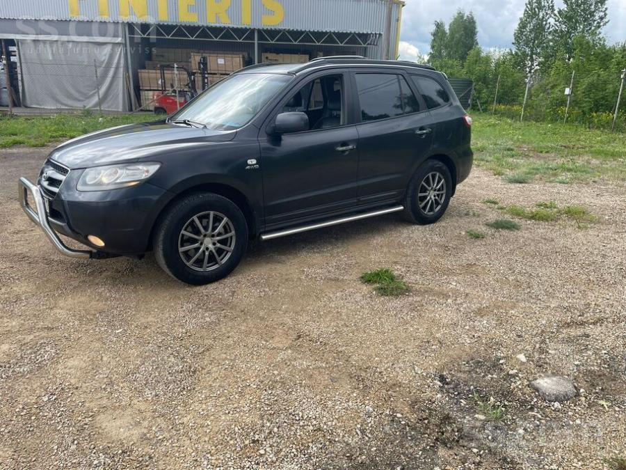 Black Hyundai Santa Fe 2007 in Riga, with an engine capacity of 2.20 L and mileage of 0 thousand km for 4499 €, photo 8 on AUTOMOTO.COM.LV