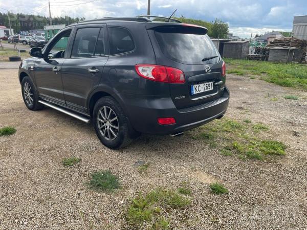 Black Hyundai Santa Fe 2007 in Riga, with an engine capacity of 2.20 L and mileage of 0 thousand km for 4499 €, photo 9 on AUTOMOTO.COM.LV