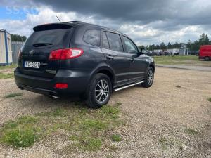 Black Hyundai Santa Fe 2007 in Riga, with an engine capacity of 2.20 L and mileage of 0 thousand km for 4499 €, photo 11 on AUTOMOTO.COM.LV