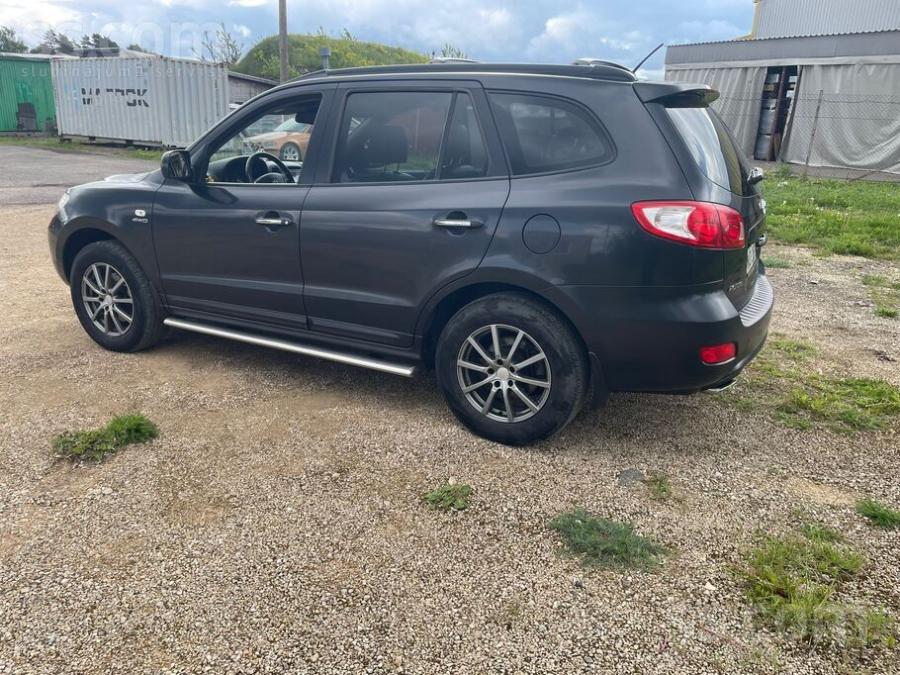 Black Hyundai Santa Fe 2007 in Riga, with an engine capacity of 2.20 L and mileage of 0 thousand km for 4499 €, photo 12 on AUTOMOTO.COM.LV