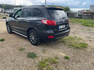 Black Hyundai Santa Fe 2007 in Riga, with an engine capacity of 2.20 L and mileage of 0 thousand km for 4499 €, photo 13 on AUTOMOTO.COM.LV