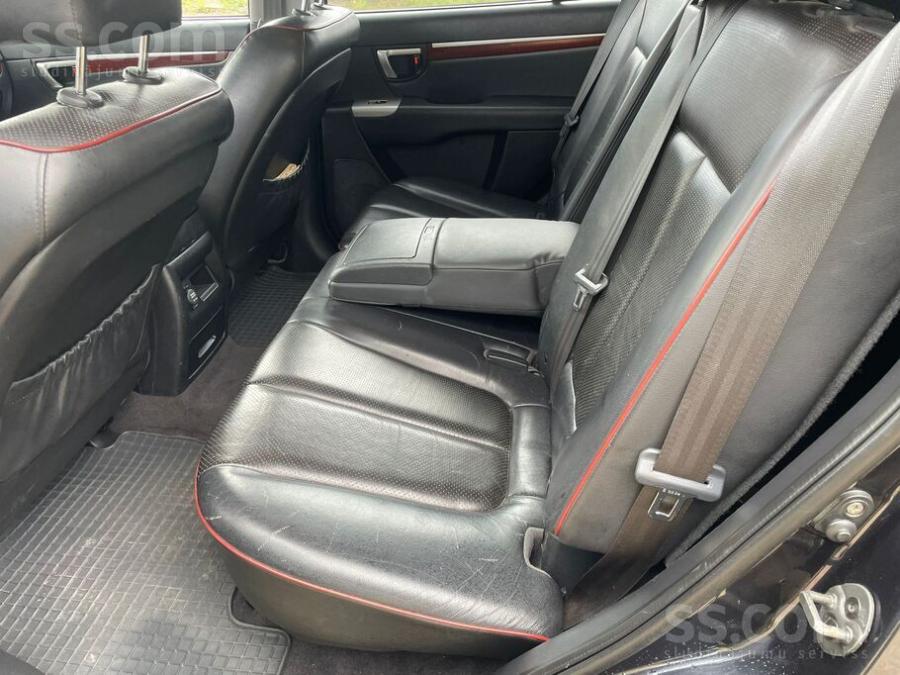 Black Hyundai Santa Fe 2007 in Riga, with an engine capacity of 2.20 L and mileage of 0 thousand km for 4499 €, photo 20 on AUTOMOTO.COM.LV