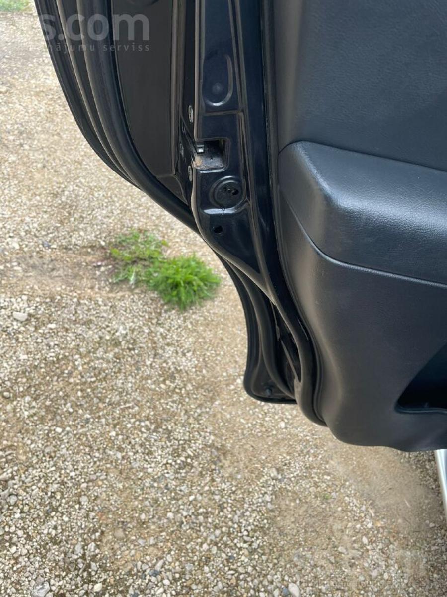 Black Hyundai Santa Fe 2007 in Riga, with an engine capacity of 2.20 L and mileage of 0 thousand km for 4499 €, photo 21 on AUTOMOTO.COM.LV