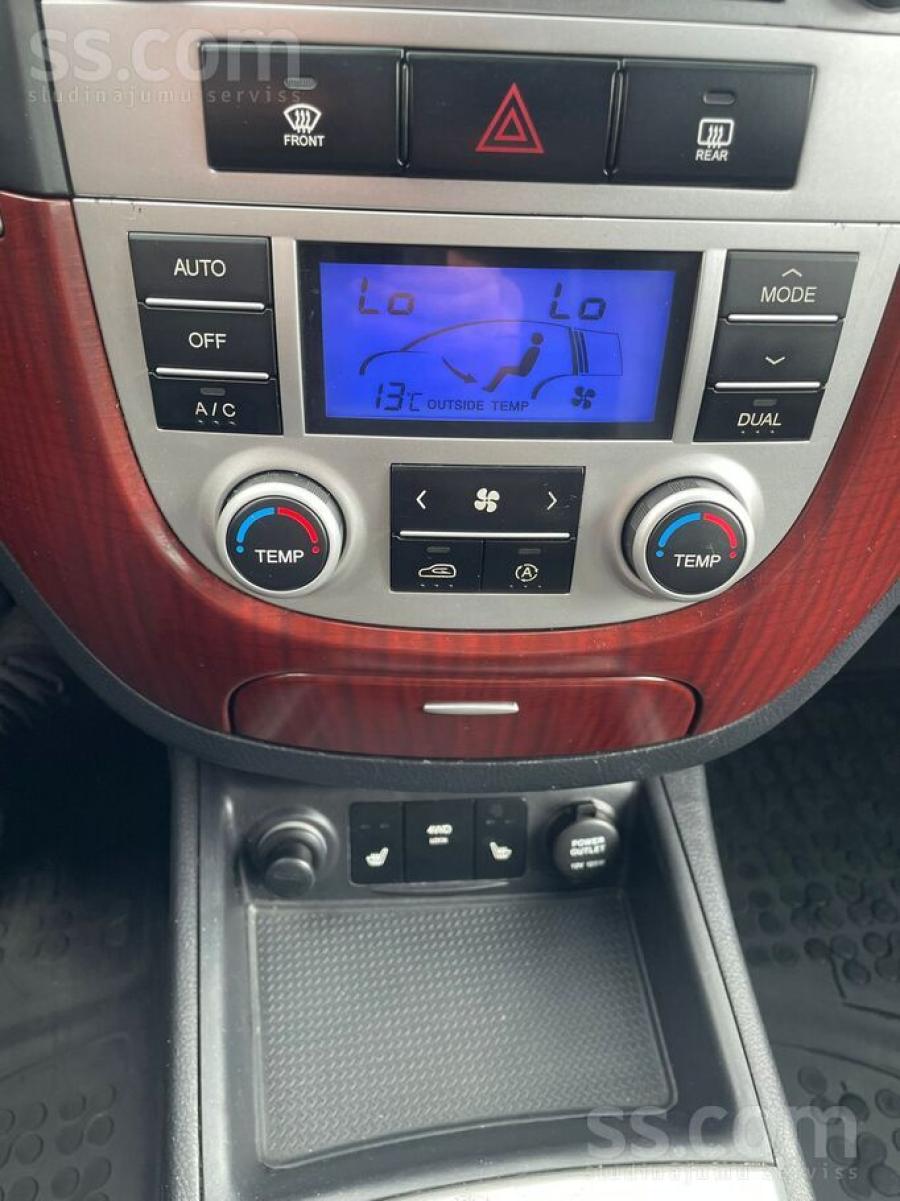 Black Hyundai Santa Fe 2007 in Riga, with an engine capacity of 2.20 L and mileage of 0 thousand km for 4499 €, photo 25 on AUTOMOTO.COM.LV