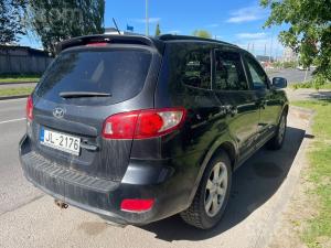 Melns Hyundai Santa Fe 2007 Rīga, ar dzinēja tilpumu 2.20 L un nobraukumu 354 tūkst. km par 2900 €, foto 6 vietnē AUTOMOTO.COM.LV