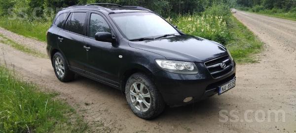 Black Hyundai Santa Fe 2007 in Gulbene, with an engine capacity of 2.20 L and mileage of 306 thousand km for 3150 €, photo 2 on AUTOMOTO.COM.LV