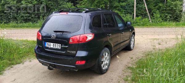 Black Hyundai Santa Fe 2007 in Gulbene, with an engine capacity of 2.20 L and mileage of 306 thousand km for 3150 €, photo 3 on AUTOMOTO.COM.LV