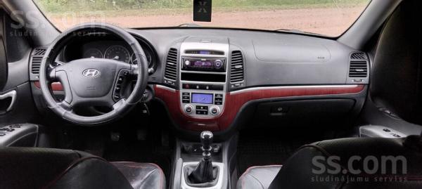 Black Hyundai Santa Fe 2007 in Gulbene, with an engine capacity of 2.20 L and mileage of 306 thousand km for 3150 €, photo 5 on AUTOMOTO.COM.LV