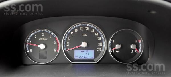 Black Hyundai Santa Fe 2007 in Gulbene, with an engine capacity of 2.20 L and mileage of 306 thousand km for 3150 €, photo 6 on AUTOMOTO.COM.LV