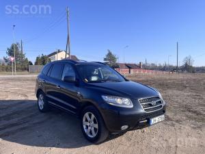 Black Hyundai Santa Fe 2007 in Rezekne, with an engine capacity of 2.20 L and mileage of 248 thousand km for 2650 €, photo 4 on AUTOMOTO.COM.LV