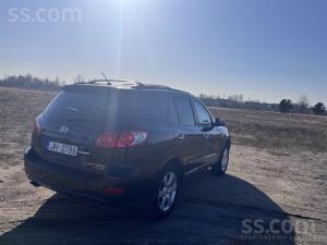 Black Hyundai Santa Fe 2007 in Rezekne, with an engine capacity of 2.20 L and mileage of 248 thousand km for 2650 €, photo 5 on AUTOMOTO.COM.LV
