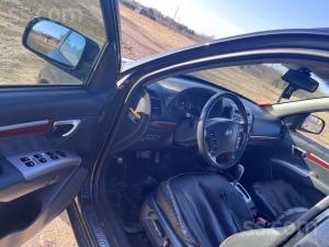 Black Hyundai Santa Fe 2007 in Rezekne, with an engine capacity of 2.20 L and mileage of 248 thousand km for 2650 €, photo 6 on AUTOMOTO.COM.LV