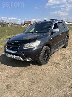 Black Hyundai Santa Fe 2007 in Daugavpils, with an engine capacity of 2.20 L and mileage of 224 thousand km for 4200 €, photo  on AUTOMOTO.COM.LV