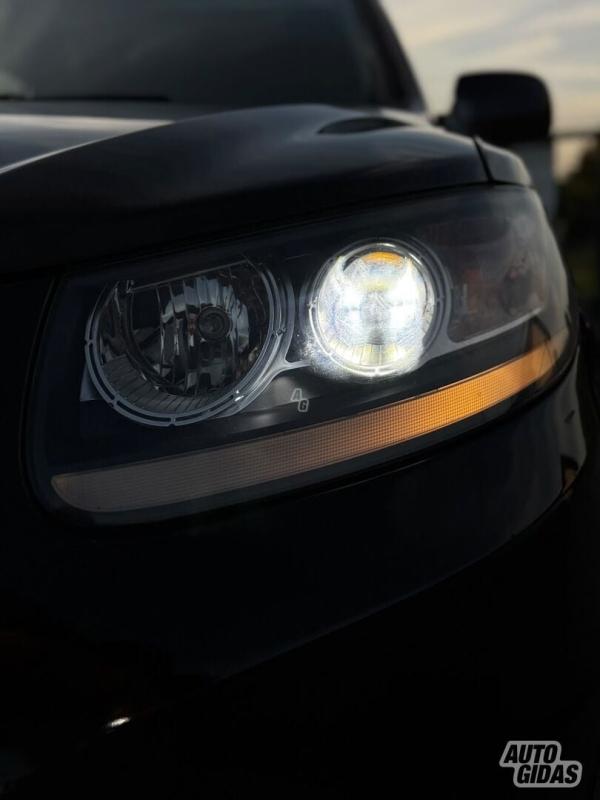 Black Hyundai Santa Fe 2007 in Klaipeda, with an engine capacity of 2.20 L and mileage of 350 thousand km for 4250 €, photo 4 on AUTOMOTO.COM.LV