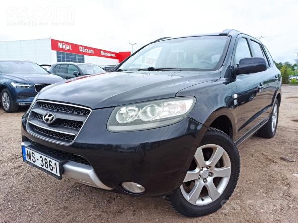 Black Hyundai Santa Fe 2007 in Daugavpils, with an engine capacity of 2.20 L and mileage of 0 thousand km for 4300 €, photo 1 on AUTOMOTO.COM.LV