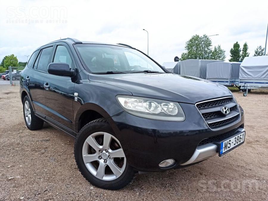 Black Hyundai Santa Fe 2007 in Daugavpils, with an engine capacity of 2.20 L and mileage of 0 thousand km for 4300 €, photo 3 on AUTOMOTO.COM.LV