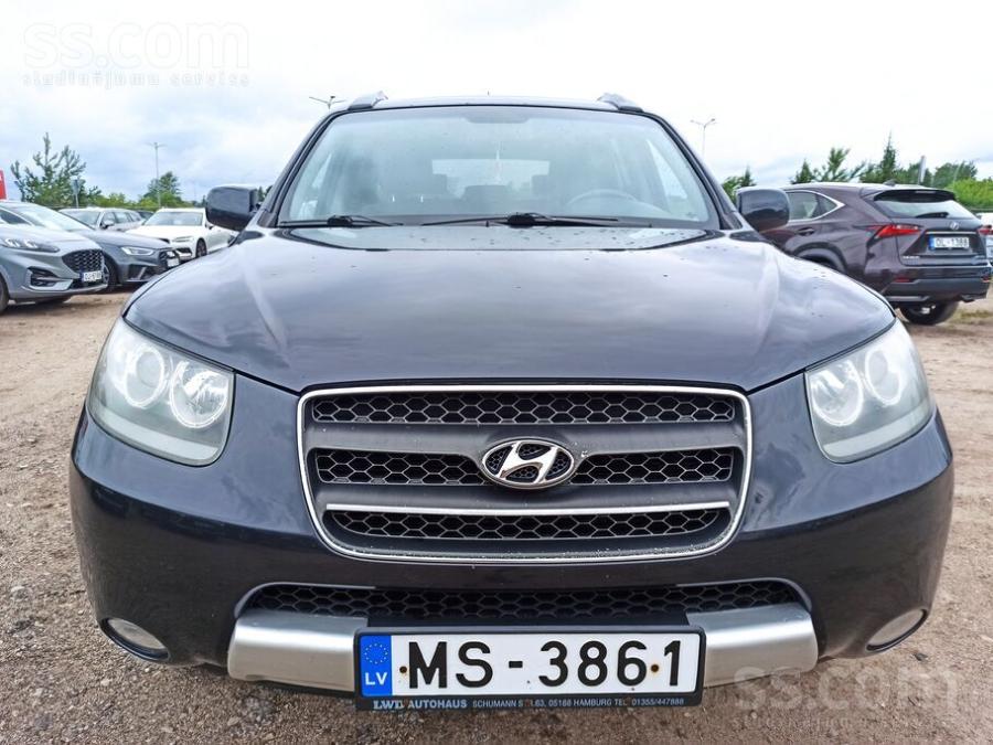Black Hyundai Santa Fe 2007 in Daugavpils, with an engine capacity of 2.20 L and mileage of 0 thousand km for 4300 €, photo 4 on AUTOMOTO.COM.LV