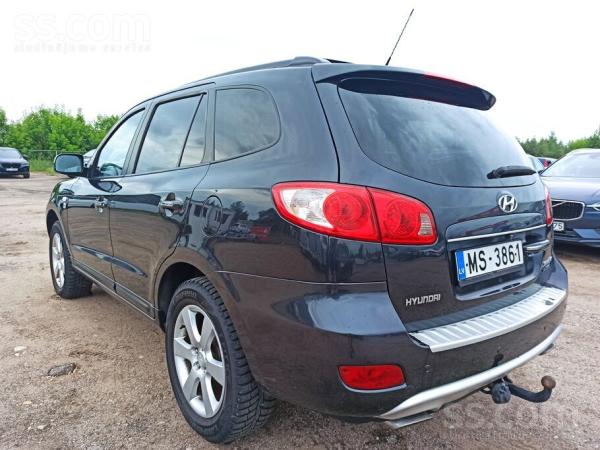 Black Hyundai Santa Fe 2007 in Daugavpils, with an engine capacity of 2.20 L and mileage of 0 thousand km for 4300 €, photo 5 on AUTOMOTO.COM.LV